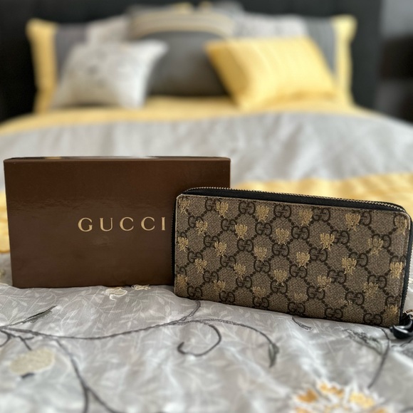Gucci | Bags | Authentic Gucci Gg Supreme Gold Bees Wallet | Poshmark